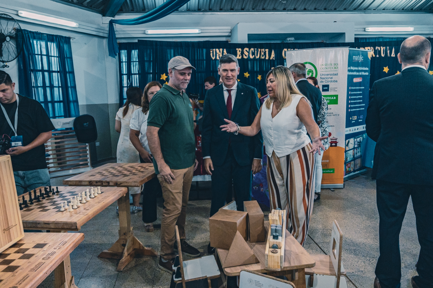 En la vuelta a clases, se entregó mobiliario sustentable a la Escuela ...