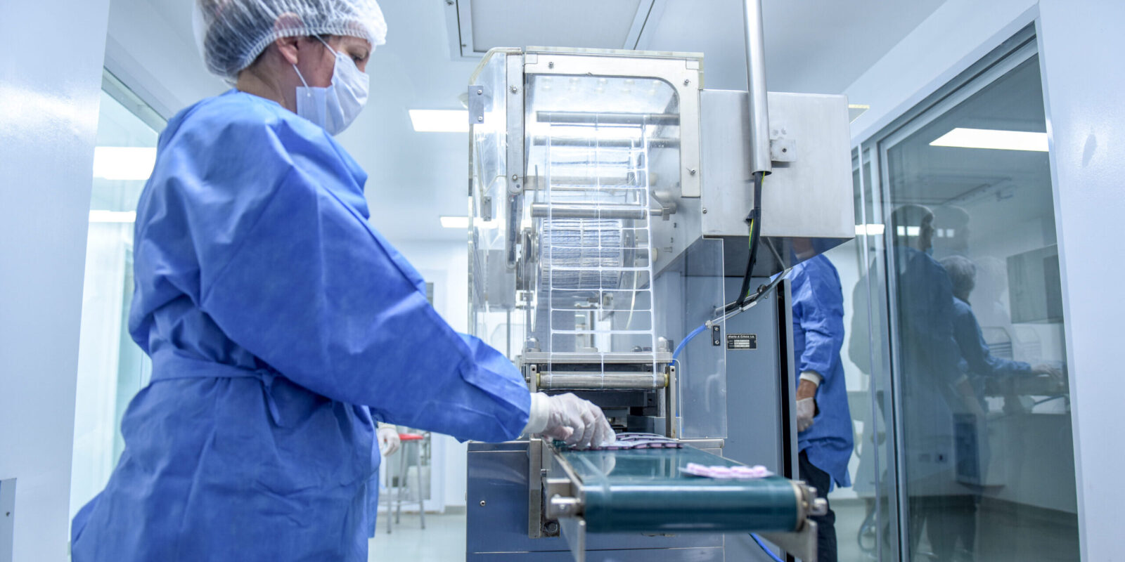 El Laboratorio Farmacéutico Municipal inició la producción y entrega de medicamentos para ...